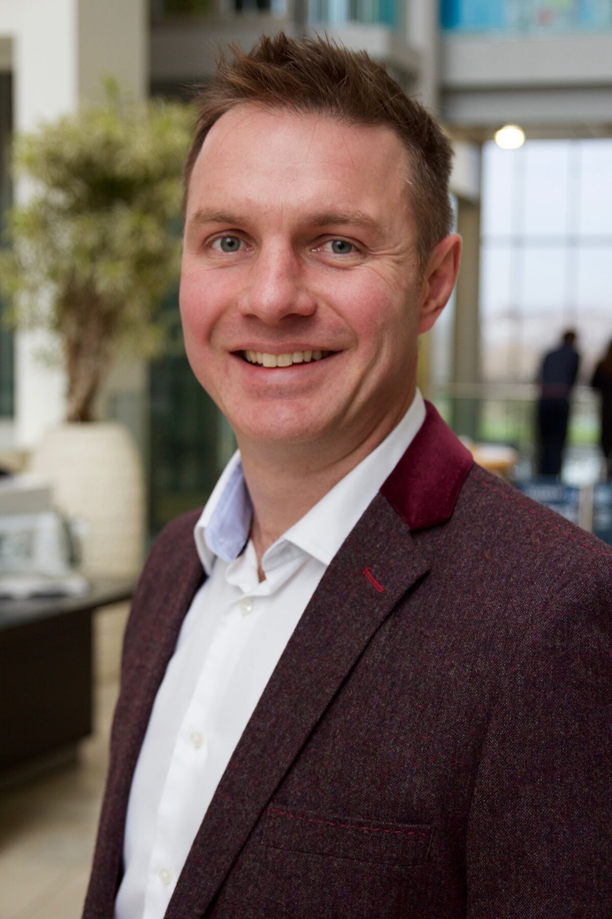 Christopher Stagg wird Nachfolger von Veronika F. Rost als Country ...